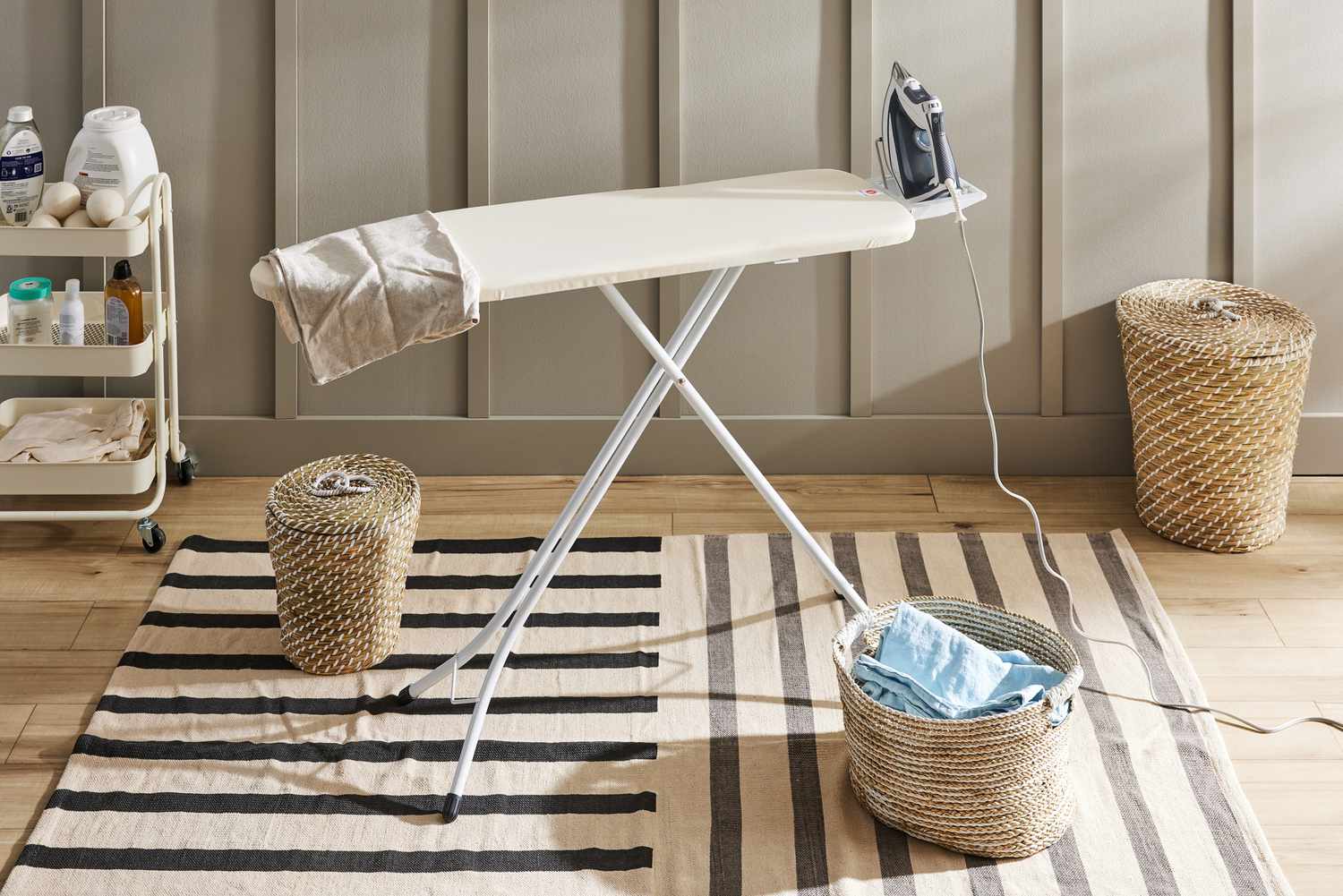 How to Close an Ironing Board? Closing With & Without Lever